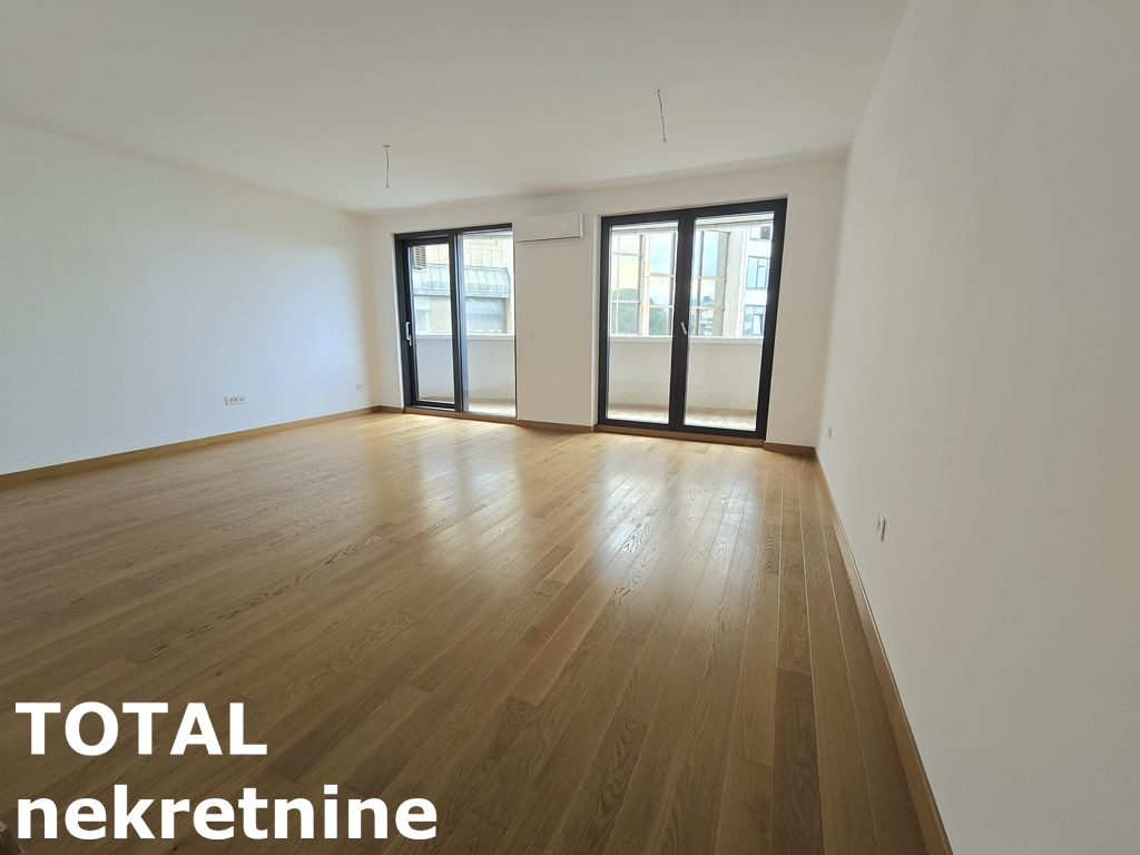 Troiposoban stan na prodaju, Centar, Novi Sad, 86m², 1. sprat, 393.880 €