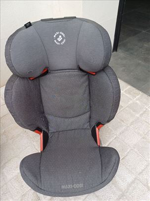 Maxi Cosi autosedište (15-36kg) polovno, očuvano
