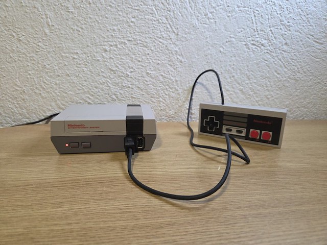 Original konzola Nintendo Classic Mini NES CLV-001 dzoj