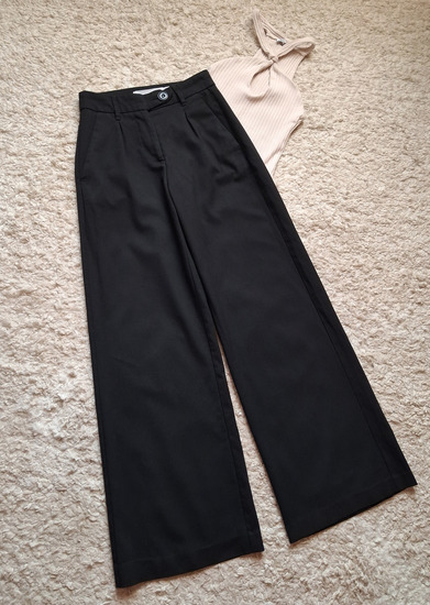    BERSHKA sa faltama pantalone ☆ Vel XS ☆