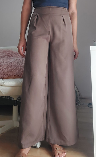Zara pantalone sirokih nogavica