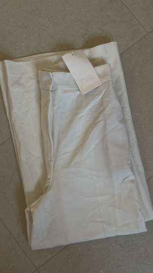 Zara pantalone nove xs-s