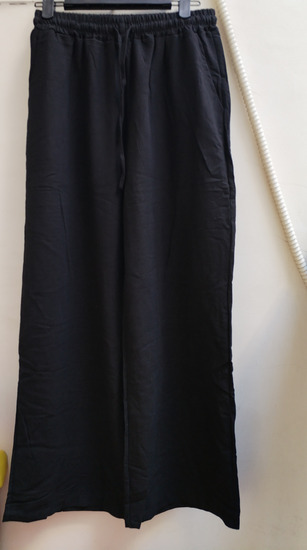 Crne pantalone
