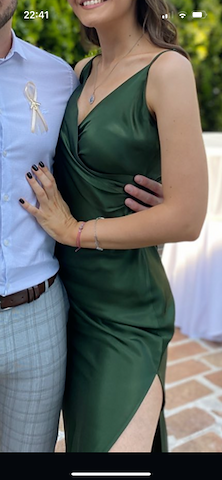 Zelena satenska haljina ispod kolena