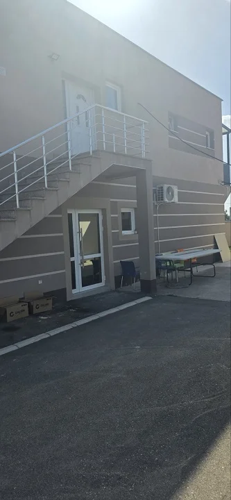 Izdaje se pet stambenih jedinica Beograd-Ledine