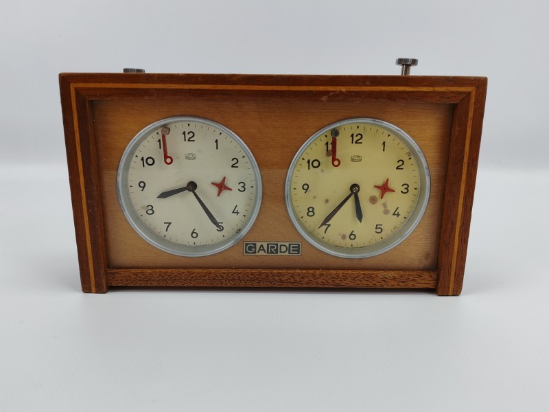 Mehanički šahovski sat Garde 989