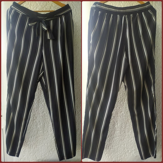 "KIABI" Crno-bele Prugaste Pantalone 44