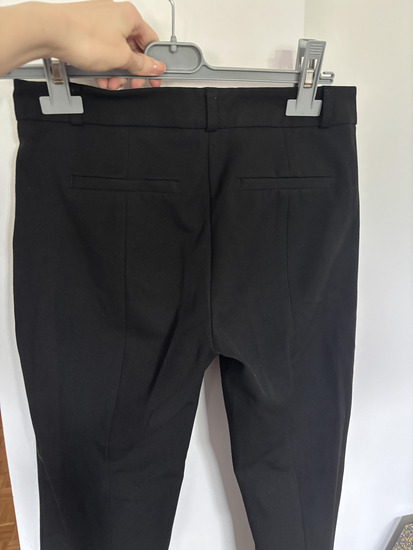 Elegantne poslovne pantalone