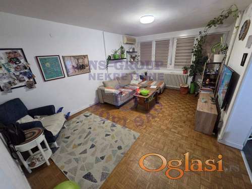Prostran trosoban stan površine 82 m²