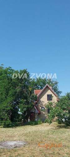 Na prodaju – vikendica sa placem u Čortanovcima (38 m² + garaža, plac 13 ari)