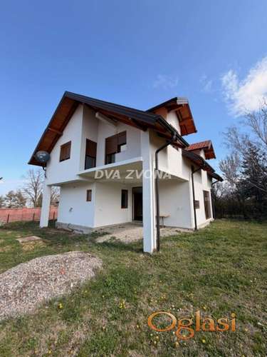 NOVOIZGRAĐENA VIKEND KUĆA NA PROSTRANOM PLACU – Čortanovci