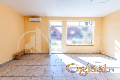 Poslovni prostor - ulični lokal, centar Novog sela, 77 m2