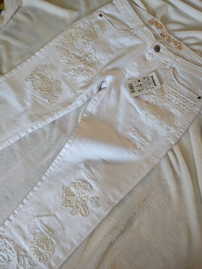 Desigual pantalone nove sa etiketom