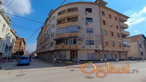Izdaje se poslovni prostor u centru Leskovca, 200m2