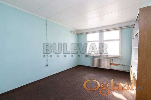 Izdaje se poslovna zgrada 837m2, na periferiji Niša