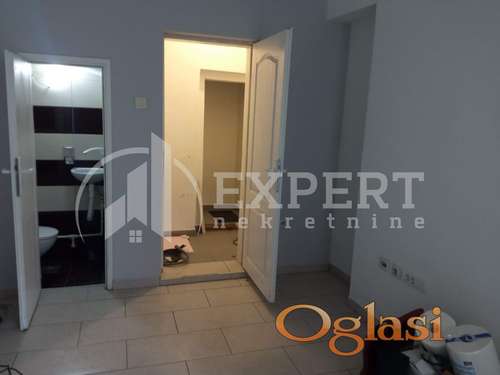 Izdaje se lokal 20m2 u samom centru grada