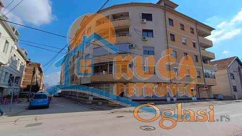 Izdaje se poslovni prostor u centru Leskovca, 200m2