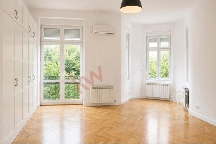 Palmotićeva, Centar – renoviran salonski stan 150 m², parking