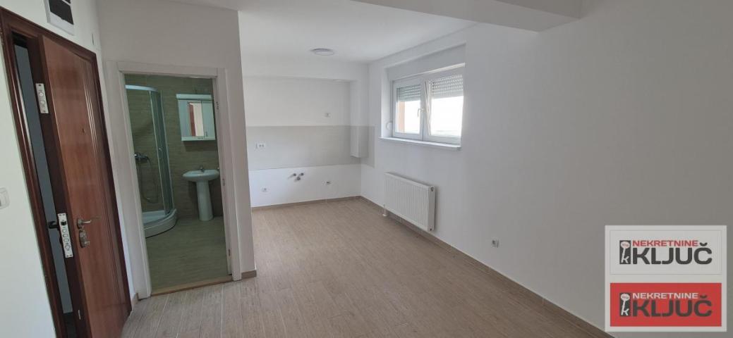 VETERNIK, 21m2, Garsonjera, Nova
