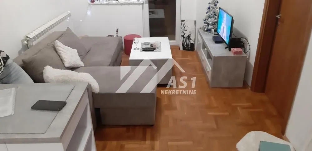 Izdavanje, jednosoban stan, 37m², Bulevar Evrope, Novi Sad Sve Podlokacije