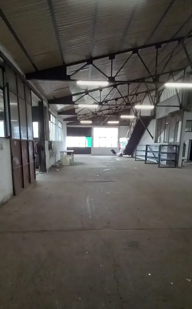 Prodaja, poslovni prostor, 647m², Leštane, Grocka