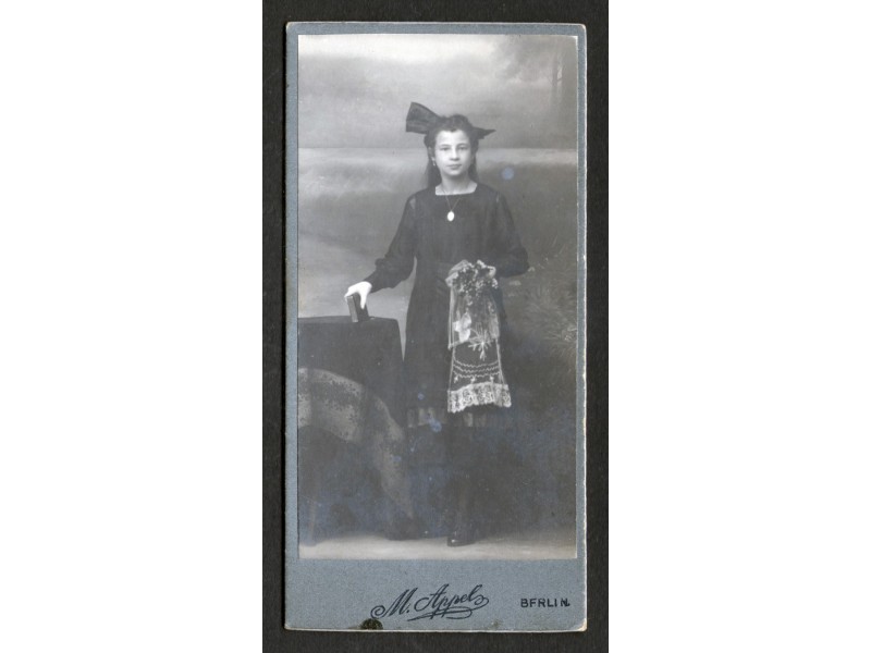 Kartonka, devojka, Berlin, ratna Nemačka, 1917. godina