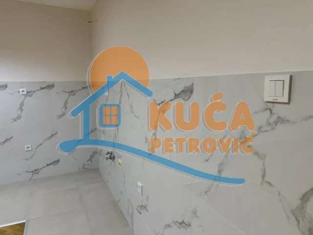 Izdaje se poslovni prostor u neposrednoj blizini TC Kalča, 100m2
