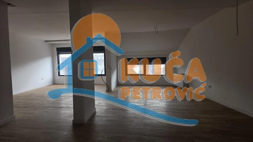 Izdaje se poslovni prostor 140m2 plus terasa 55m2