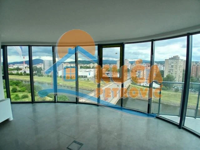 Izdaje se reprezentativni poslovni prostor iz tri etaže, vrhunska lokacija, 509m2