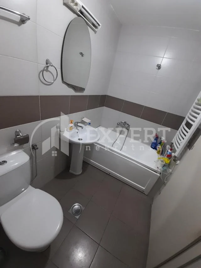 Izdaje se namešten dvoiposoban stan, preko puta Lutkarskog pozorišta, Dušanova 74m2