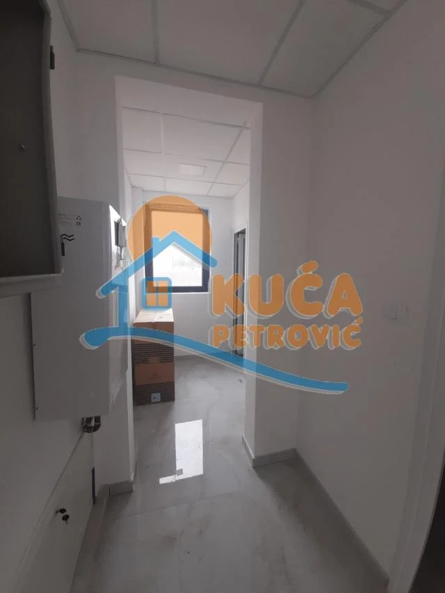 Izdaje se ekskluzivna poslovna zgrada u blizini Istok-Niš, 1.200m2