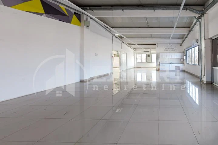 Izdaje se poslovni prostor kod restorana Princ, 530m2