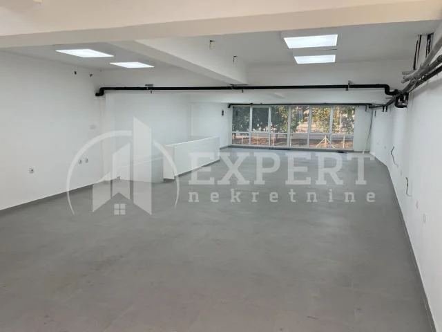 Izdaje se poslovni prostor 240m2
