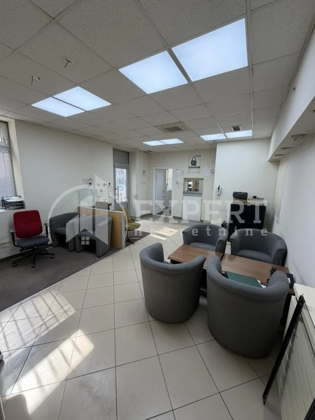 Izdaje se odličan poslovni prostor u centru Niša, 140m2