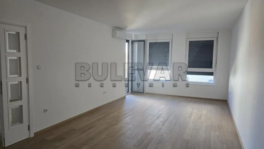 Novogradnja sa garažnim mestom - Poslovni prostor 55m2