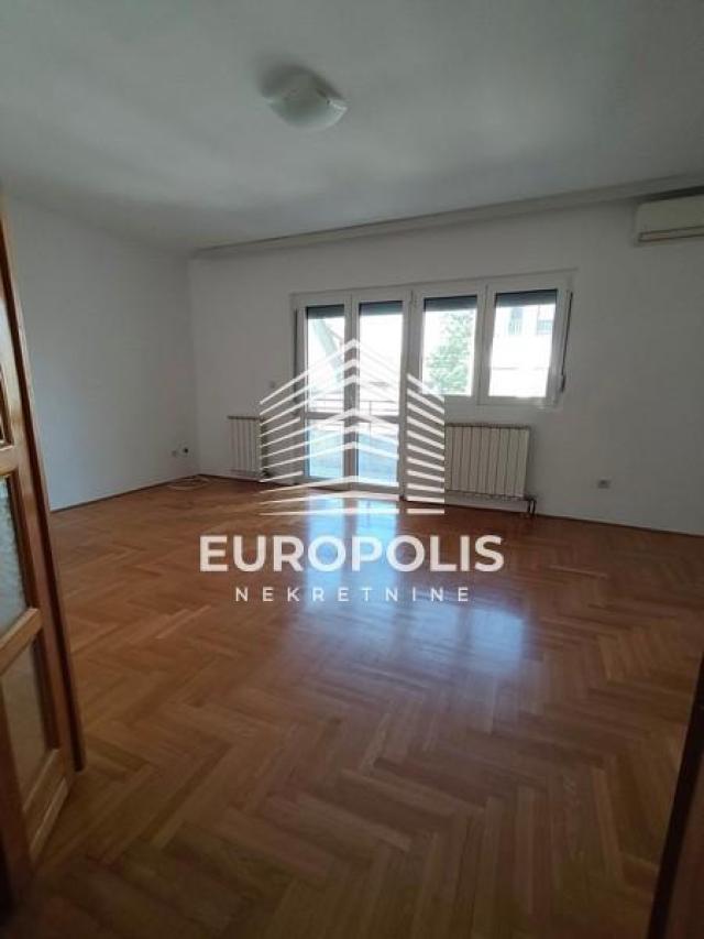 Funkcionalan i svetao poslovni prostor-Banovom brdu ID#10046