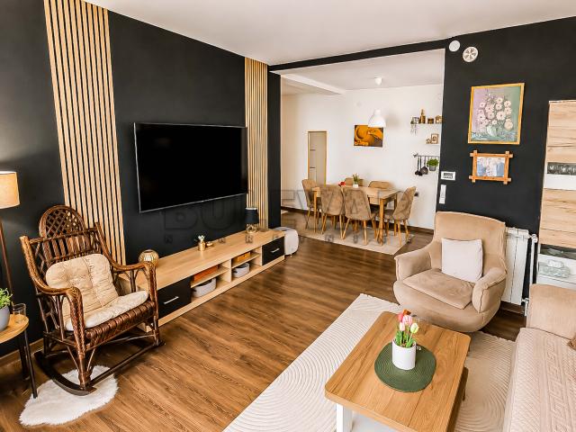 Stambeno poslovni objekat, 150m2, Tri šešira