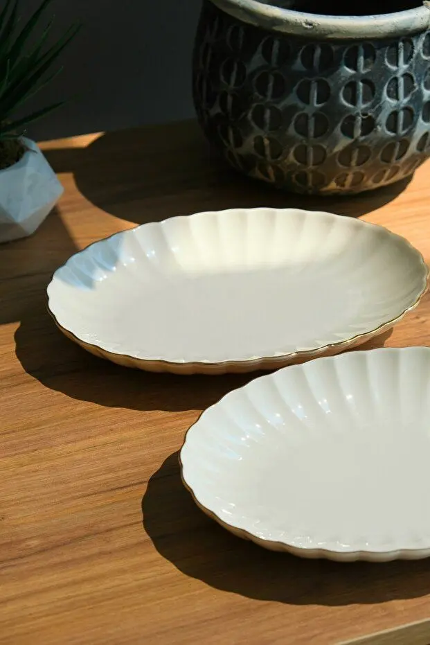 Hermia Oval, Beli
