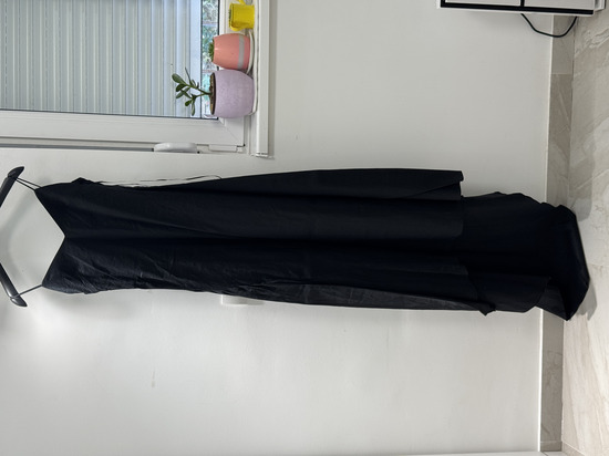 Nova COS Atelier crna svečana haljina sa etiketom