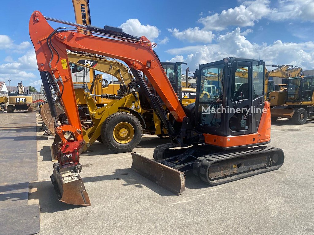 Hitachi ZX65U . mini bager