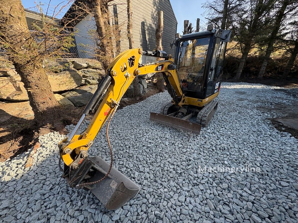 Prodaje se Caterpillar 301.7D minigraver med maskinhenger, pigghammer og 3 skuffer mini bager na aukciji