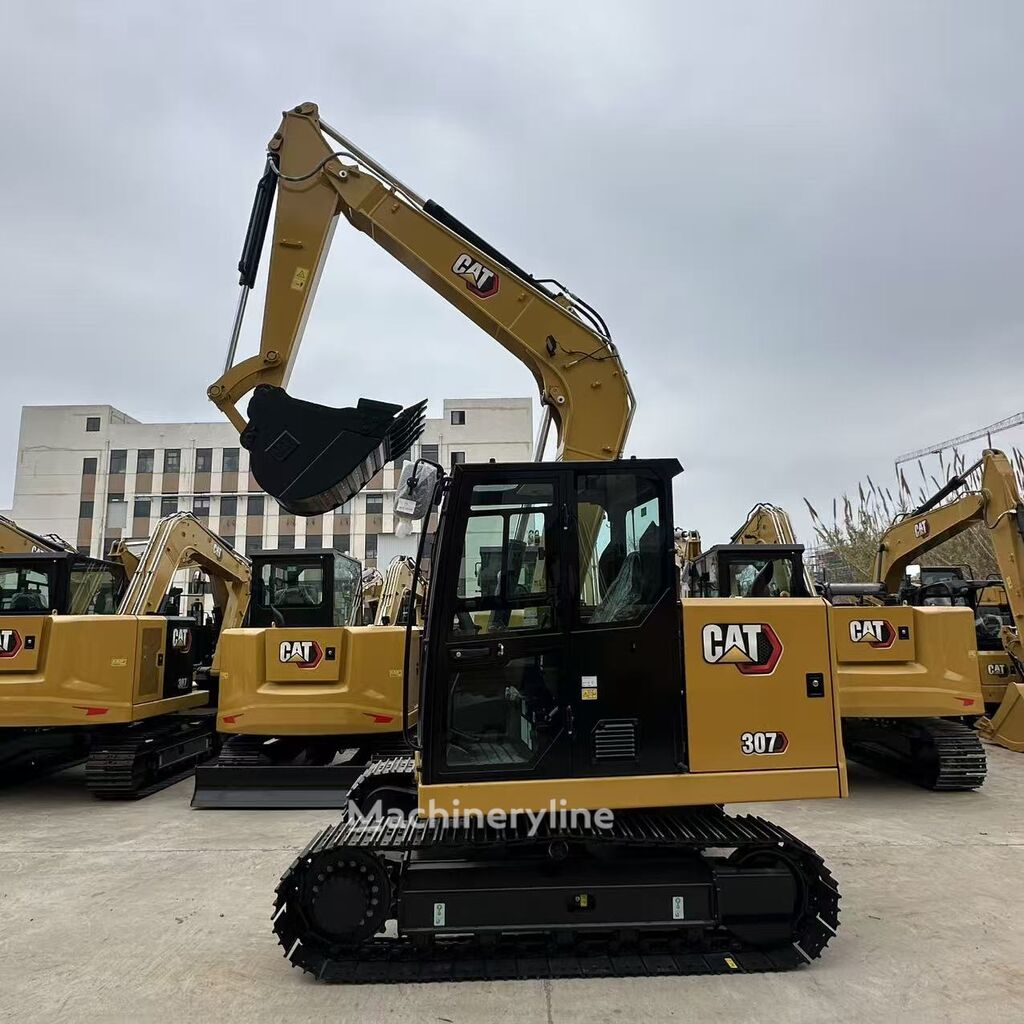Novi Caterpillar 307 midi bager