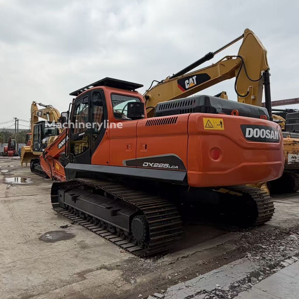 Doosan DX225LC bager guseničar