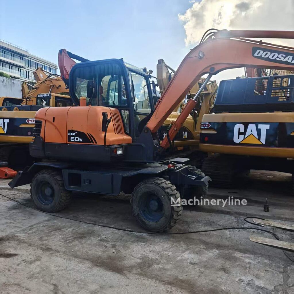 Doosan DX60W bager točkaš