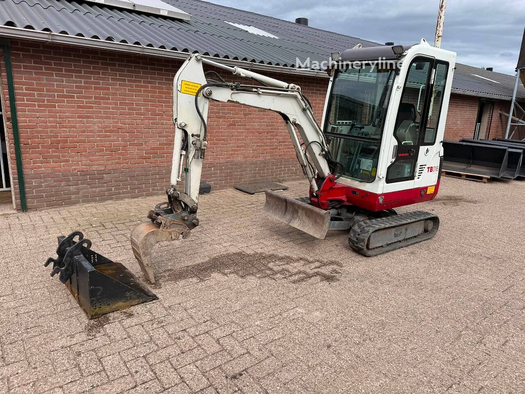 Prodaje se Takeuchi TB016 mini bager na aukciji