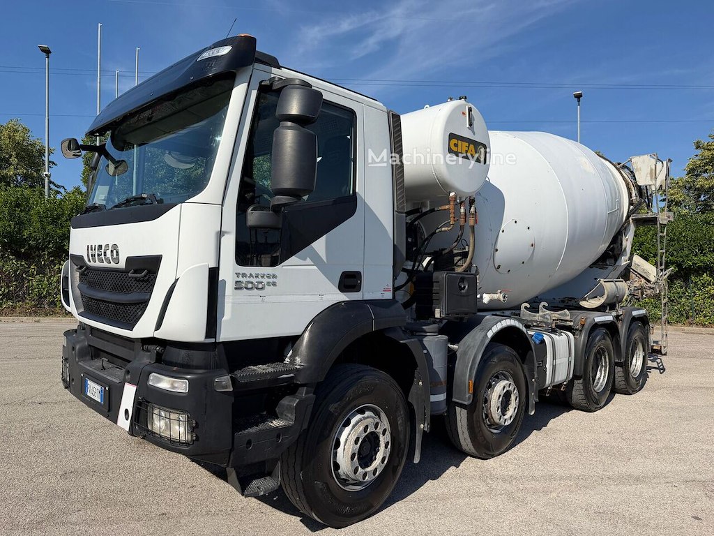 Cifa na šasiji IVECO TRAKKER 500 con kamion s mešalicom za beton