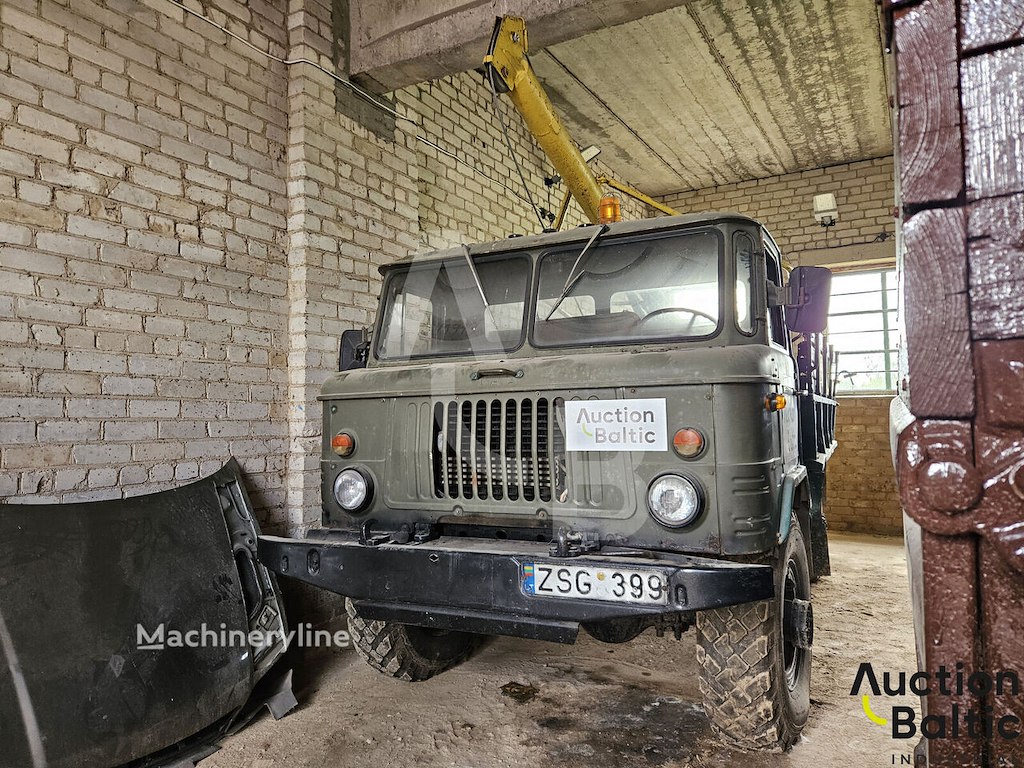 Prodaje se GAZ Gaz 66 bušaću dizalicu na aukciji