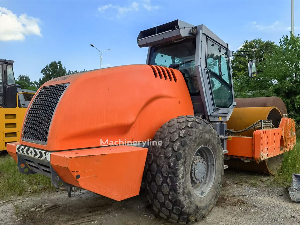 Hamm 322 kompaktor s jednim valjkom