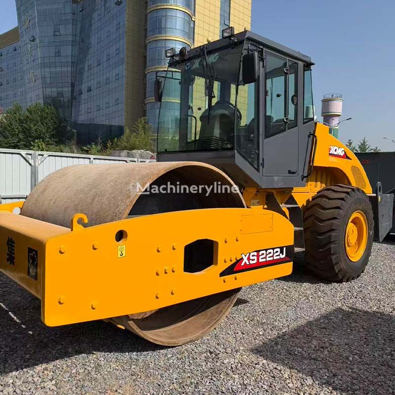 XCMG XS222J kompaktor s jednim valjkom
