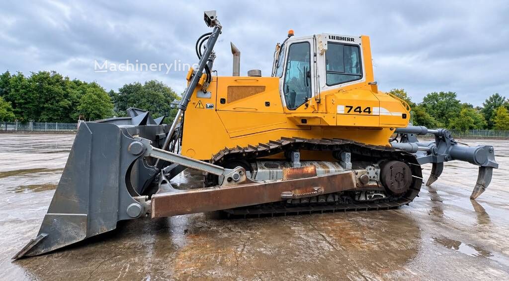 Liebherr PR 744 buldožer